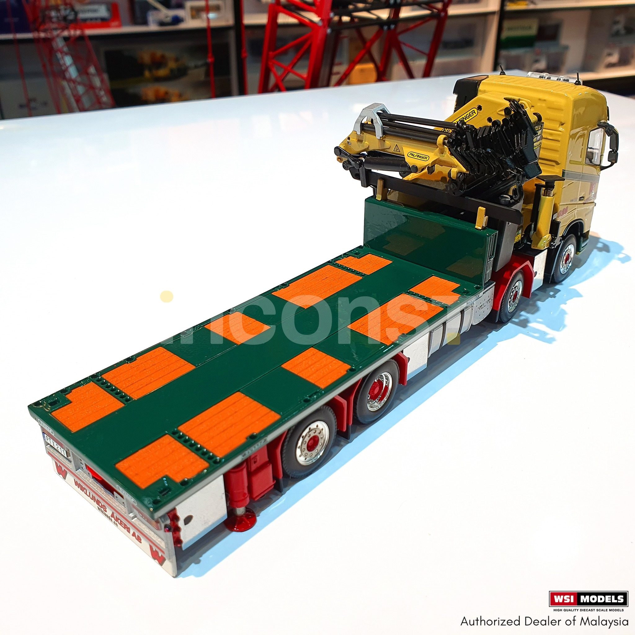 WIKLUNDS AKERI AB; VOLVO FH 4 GLOBETROTTER 8X2 TAG AXLE RIGED FLAT BED ...