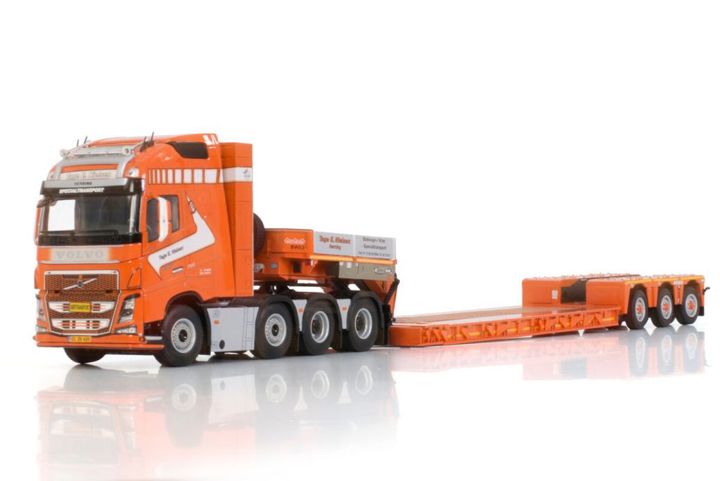 Tage E. Nielsen; VOLVO FH4 GLOBETROTTER XL 8X4 NOOTEBOOM LOWLOADER - 3 ...
