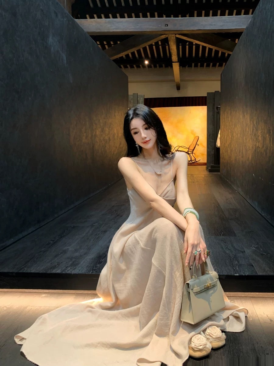 江烟泠 新中式斜裁吊带连衣裙 Jiangyanling New Chinese-Style Asymmetrical Slip Dress ...