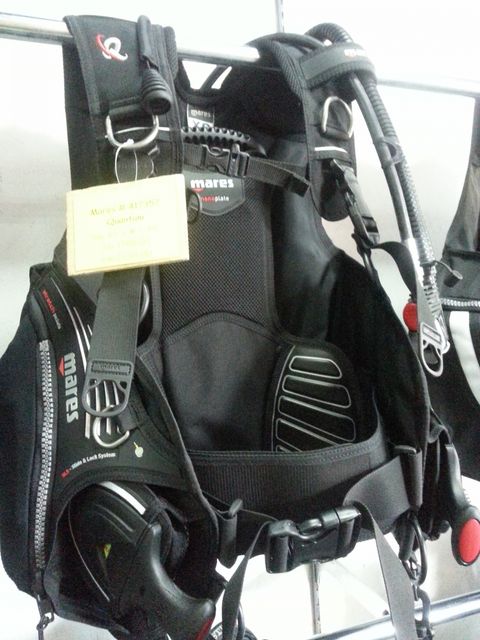 Mares Quantum BCD – CORAL DIVE STORE