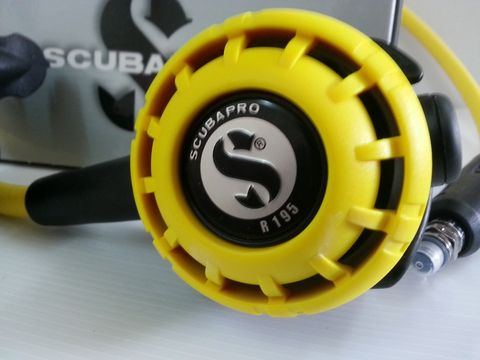 scubapro R195 octopus with hose – CORAL DIVE STORE