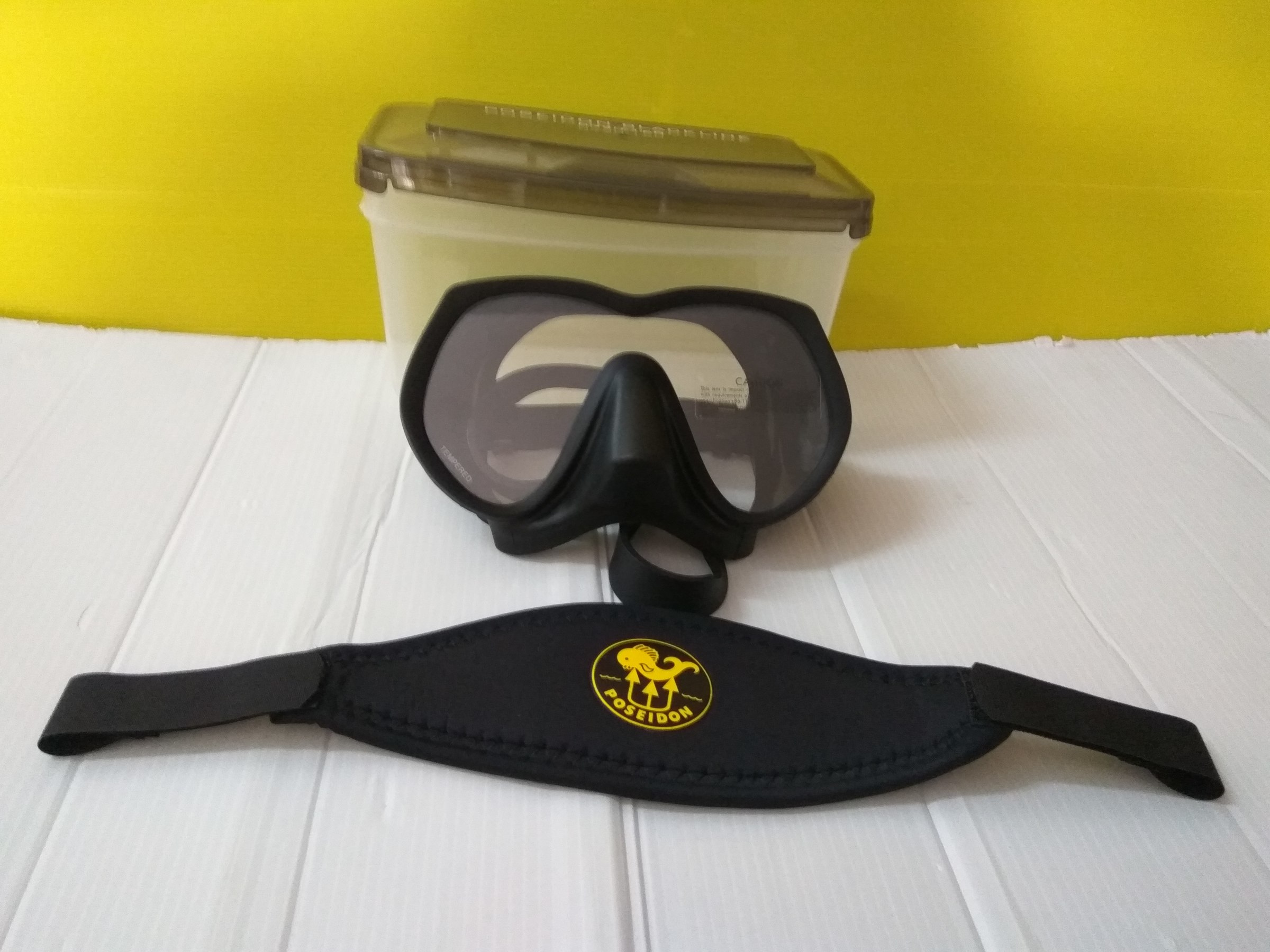 Poseidon Black Line Frameless mask + Poseidon Neoprene Mask Strap ...