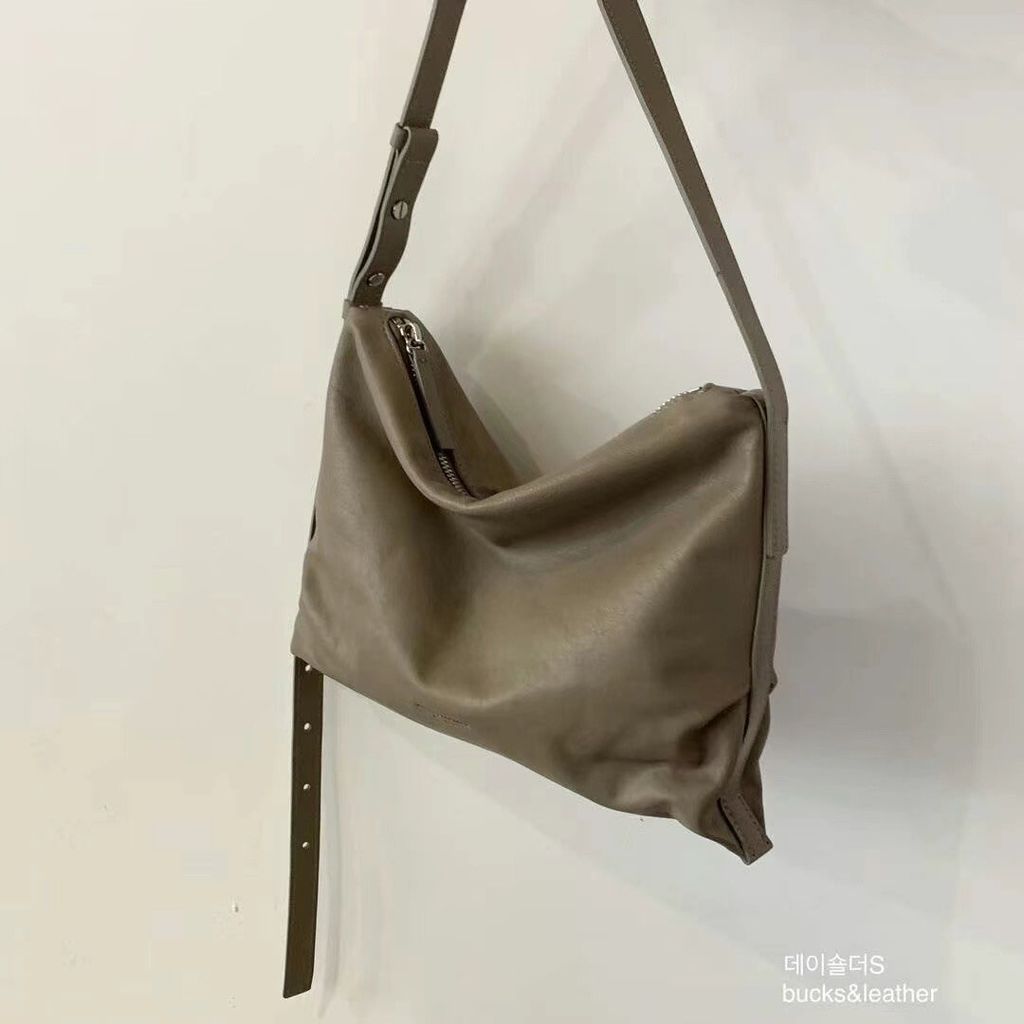現貨~Mini Hobo 麂皮流浪包（小號） – Wear-Meadow