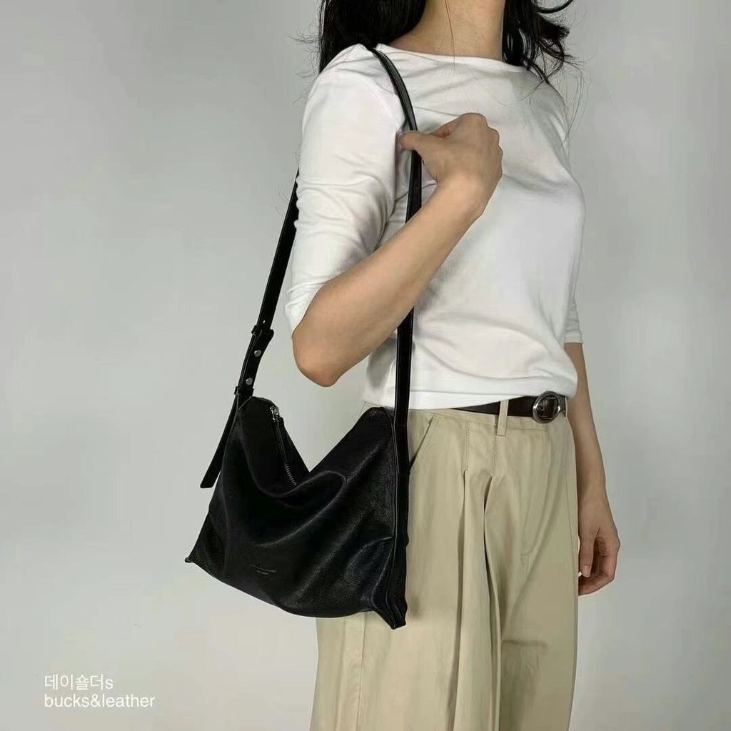 現貨~Mini Hobo 麂皮流浪包（小號） – Wear-Meadow