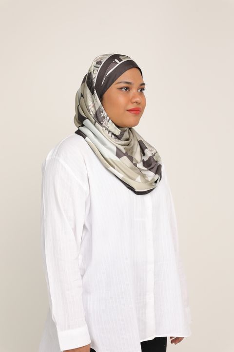 Claire in Black Satin Shawl – Carliadora