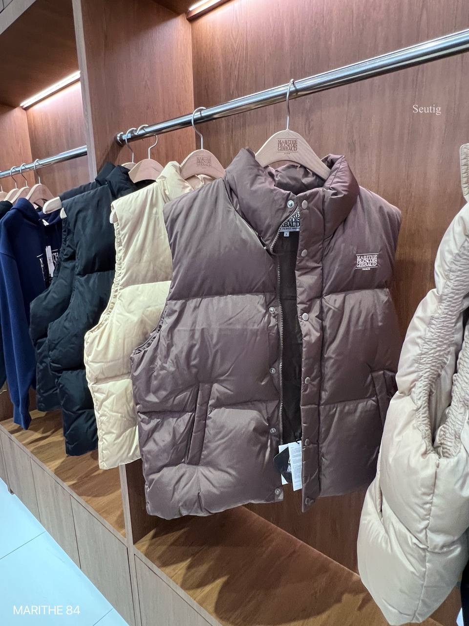 MARITHE 84 女款马甲羽绒服 – JOYMI OFFICIAL