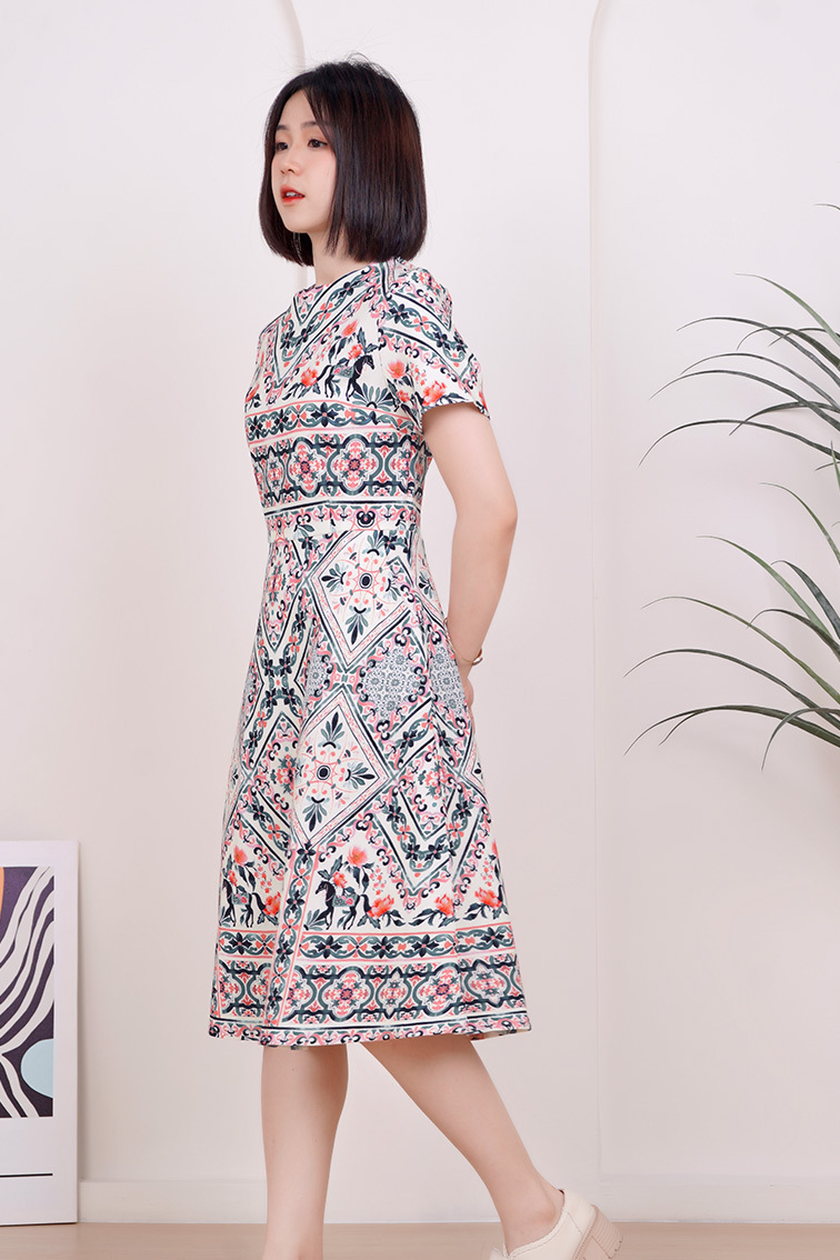 Hexagon Neckline Geo Floral Printed Midi Dress (Off White) – MIYACO