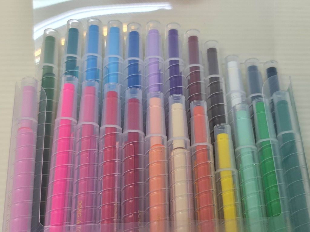 Buncho Dong - A Toru Twistable Colour Pencil / Twistable Color Pencil ...