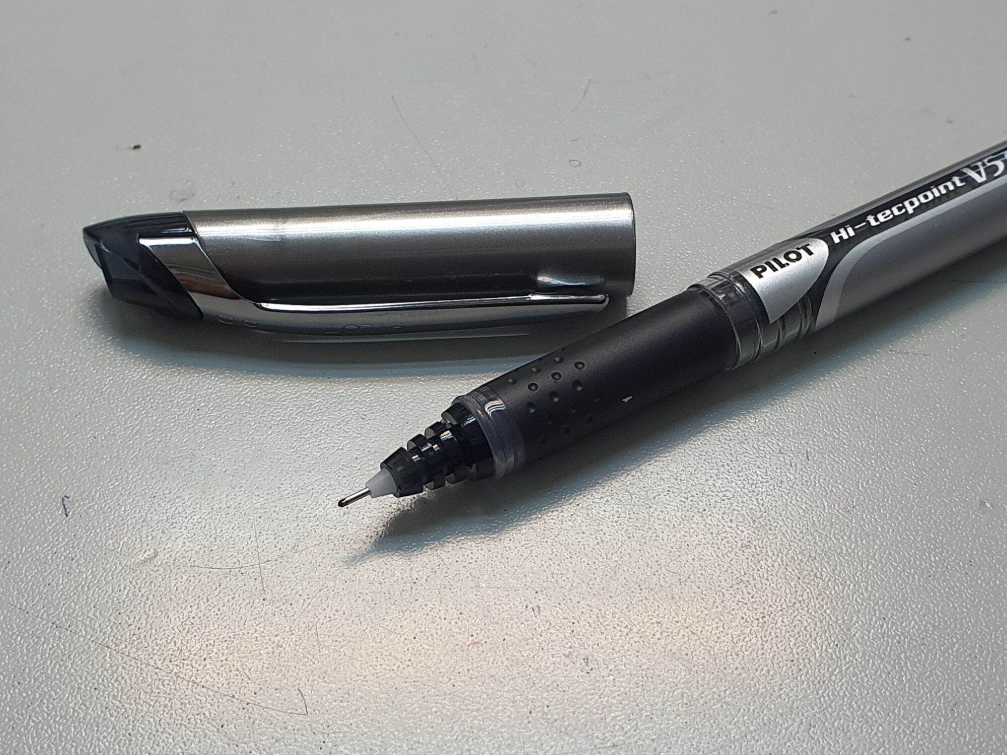 Pilot Hi-Techpoint Grip V5 / V7 Pen ( black / blue ) BXGPN-V5 V7 V10