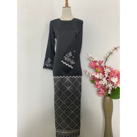 KURUNG JUWITA BY HANNA RAUDA – Hanna Rauda