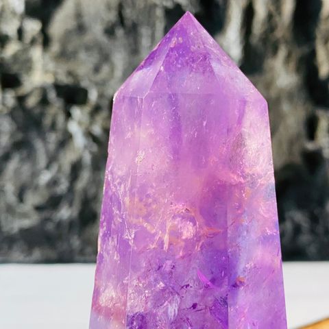 CP326轉頻神器紫水晶能量柱｜卡關必逆襲｜小人變貴人｜學渣轉學霸｜還是麻瓜冥想必備礦 – 春光調頻所