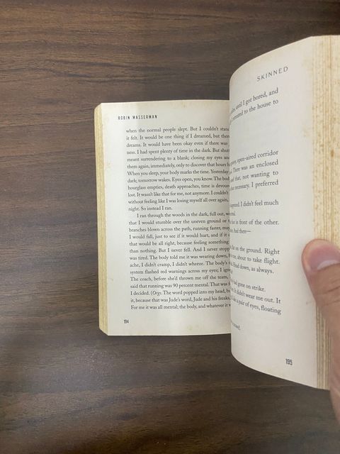 [Used Book] Skinned - Robin Wasserman [Condition: A] – Loteng Bookstore