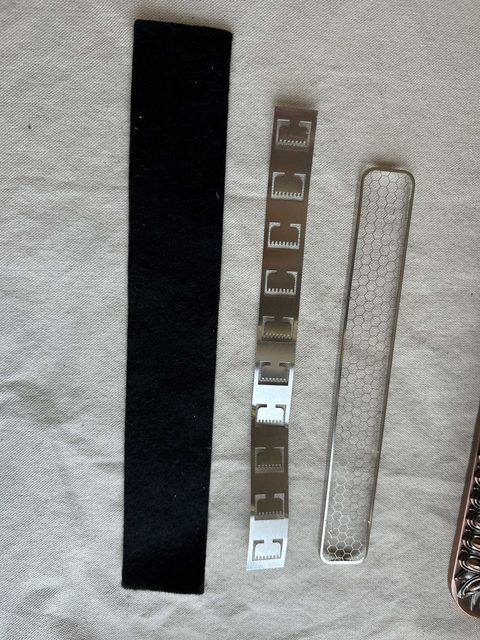 (無外盒）藏式 六字大明咒、八吉祥 大尺寸臥香爐 加贈一個不鏽鋼蜂窩香墊 – 香巴拉 藏香 · 藏地文化