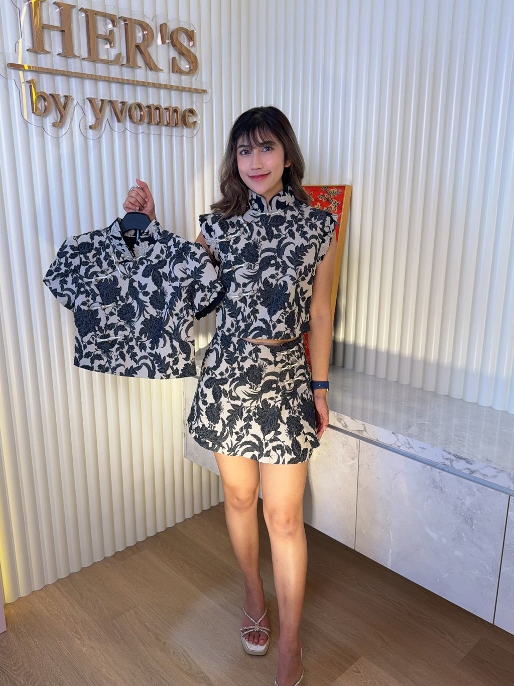 303-746 Aston flower cheongsam shortsleeve【TOP only】 – Hersbyyvonne