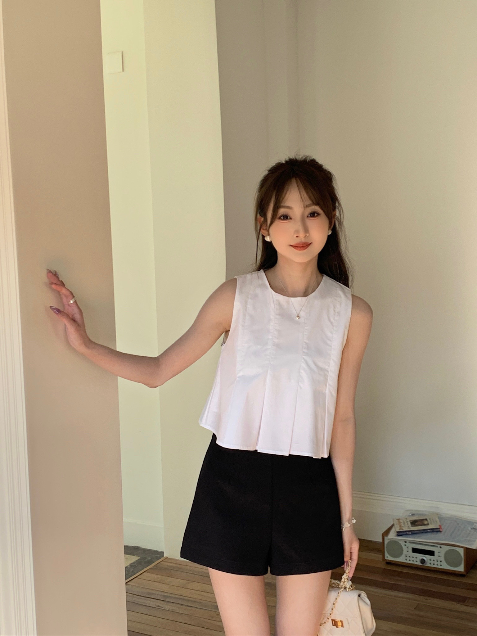 ARIANNA PLEATED TOP (WHITE) – YOOMI STUDIO