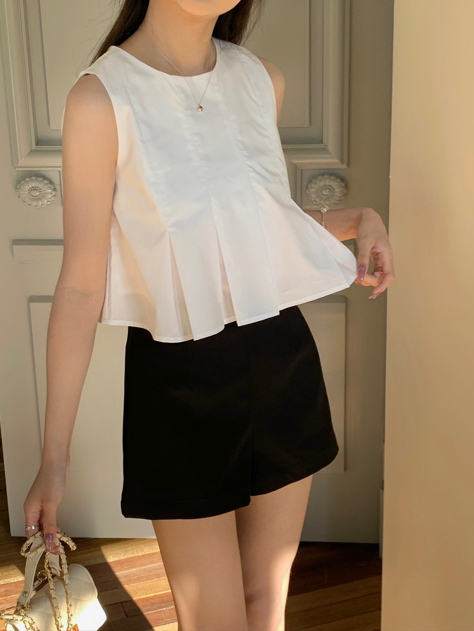 ARIANNA PLEATED TOP (WHITE) – YOOMI STUDIO