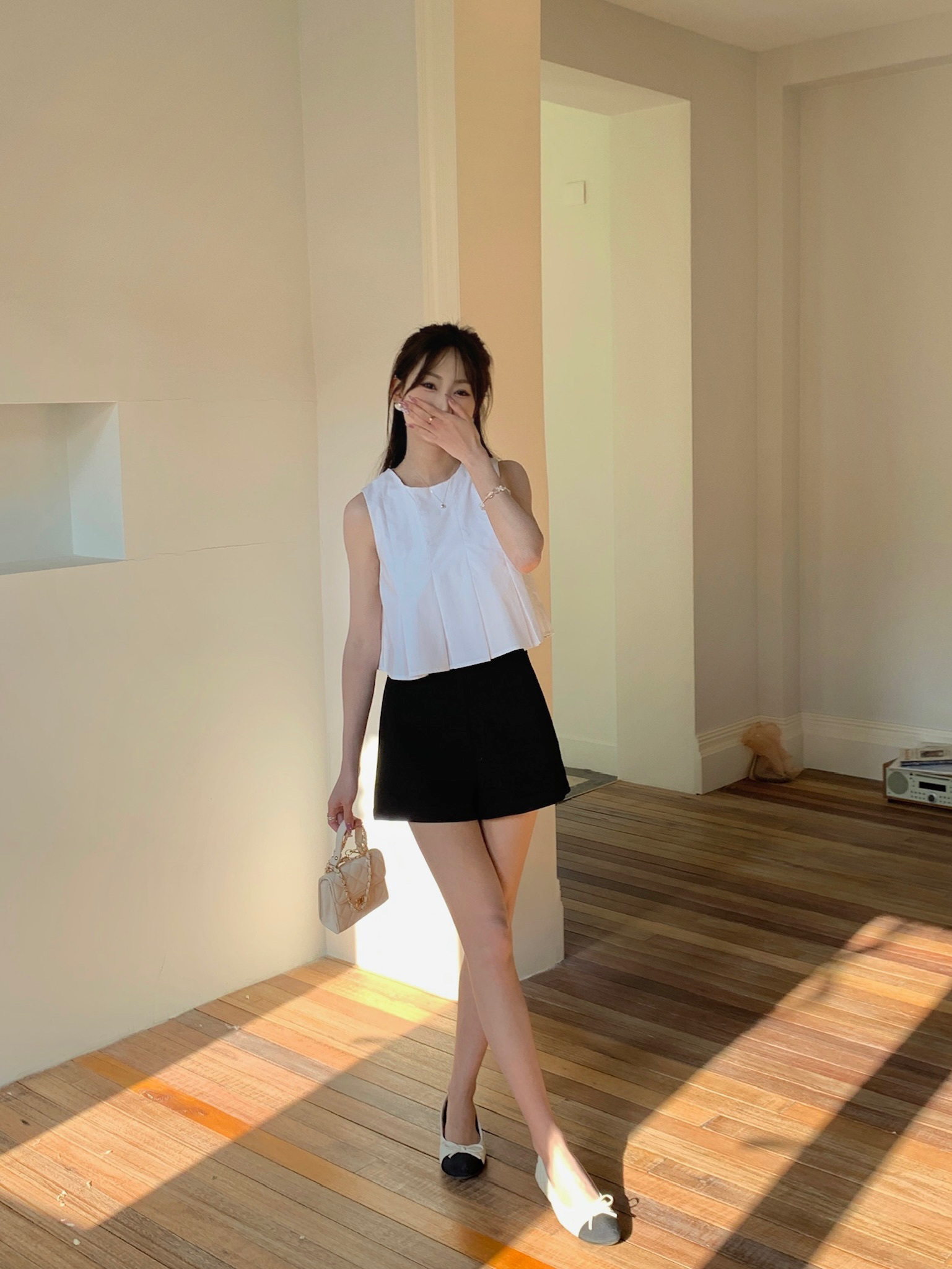 ARIANNA PLEATED TOP (WHITE) – YOOMI STUDIO