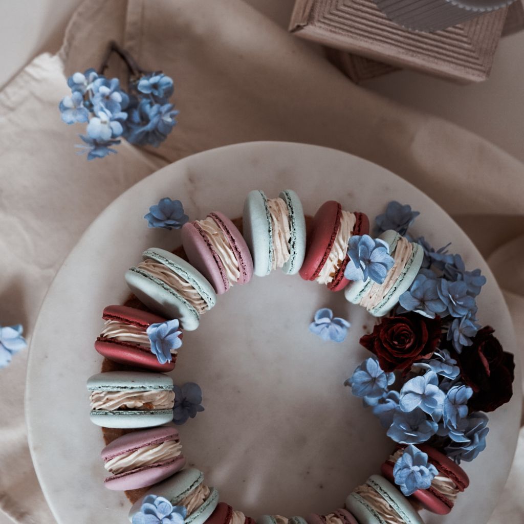 Wreath of Macarons – Brown & Sugar