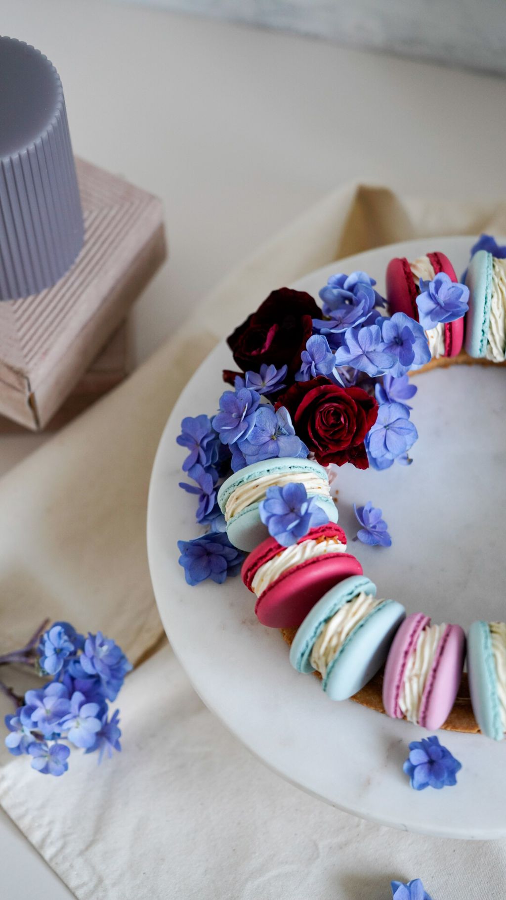 Wreath of Macarons – Brown & Sugar