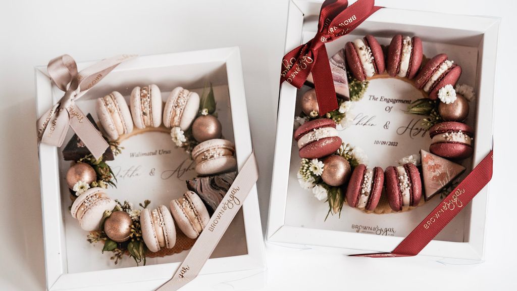 Mini Macarons Wreath – Brown & Sugar