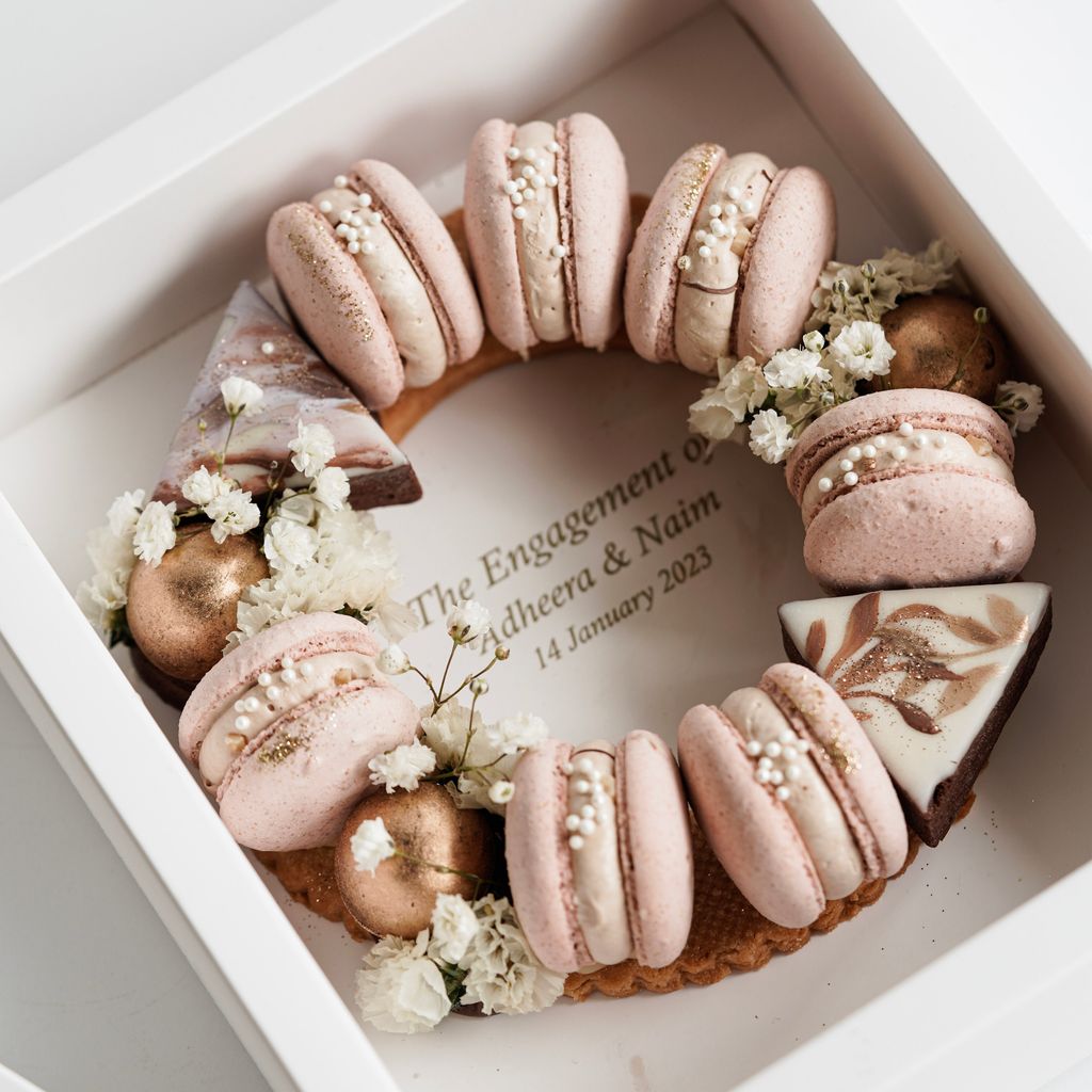 Mini Macarons Wreath – Brown & Sugar