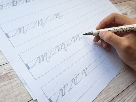 Ms. Daphne - Beginner's course with soft brushes for handwriting on ...