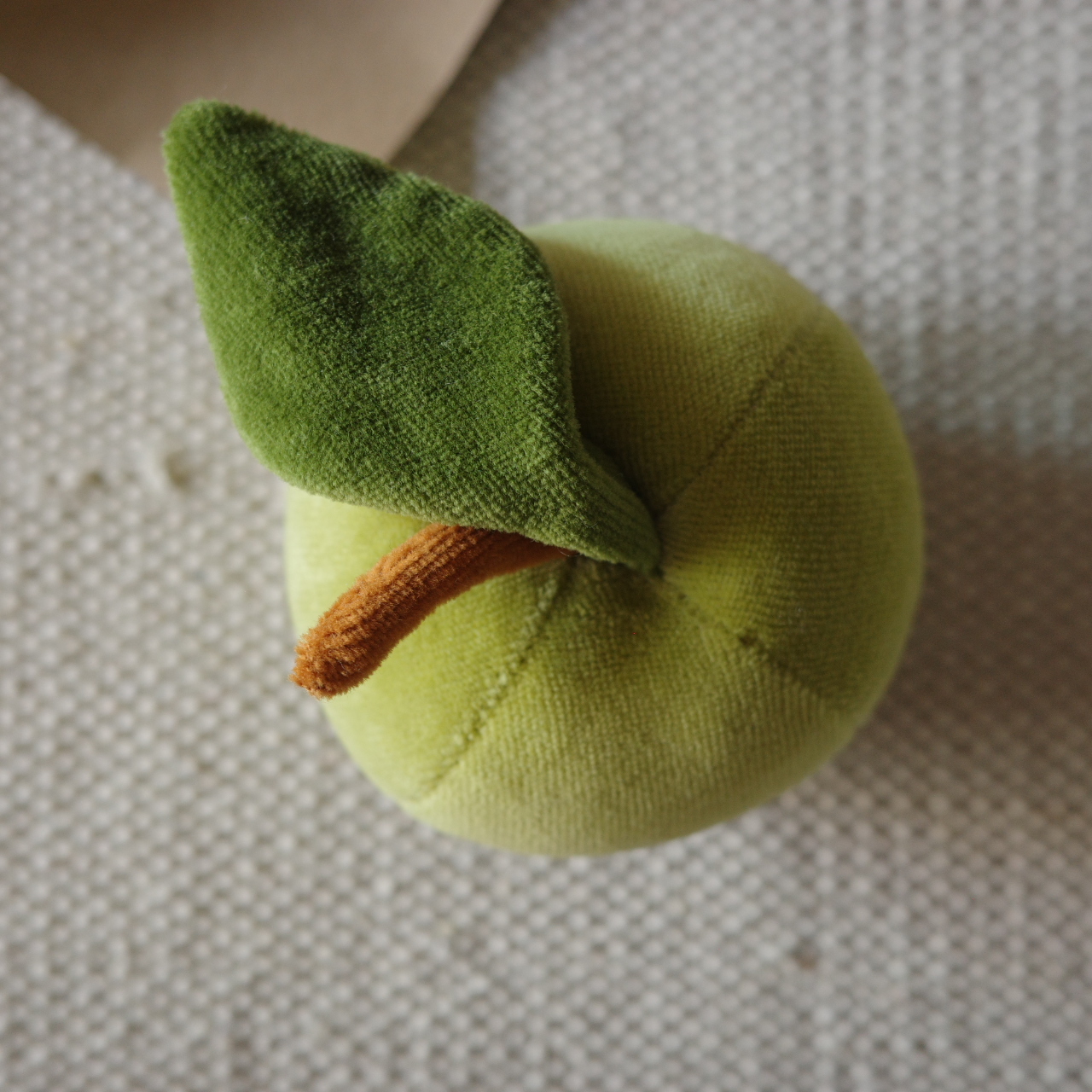 Coocoonari -Apple rattle – 木 吉。