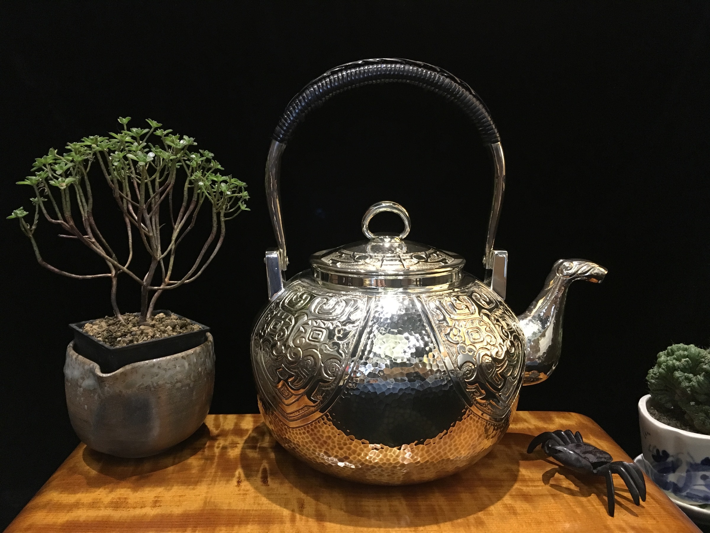 🎉🎉🎉日本🇯🇵金工師裕翠手打祥獸口饕餮紋純銀湯沸– 樸居藝坊 🎉🎉🎉日本🇯🇵金工師裕翠手打祥獸口饕餮紋純銀湯沸– 樸居藝坊
