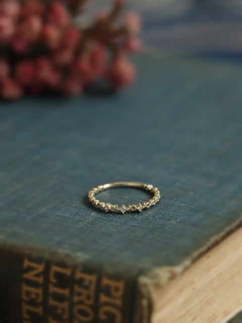 《Ivy Scroll》捲草紋3鑽尾戒 (日圍#0-#7) – 《JEWELYA珠屋》 珠寶工作室