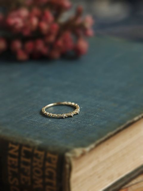 《Ivy Scroll》捲草紋3鑽尾戒 (日圍#0-#7) – 《JEWELYA珠屋》 珠寶工作室