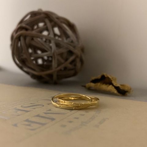 𝐧𝐞𝐰𝐚𝐧𝐚 美到手指懷孕! 韓國訂製! 階段壓紋疊加金戒｜疊戴｜時尚｜戒指｜金色【n385】 – newana 뉴아나