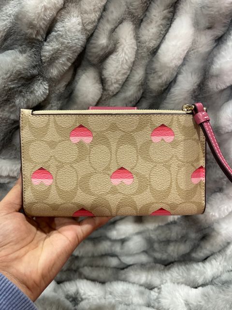 COACH WALLET STRIPE HEART TECH – USA With Love