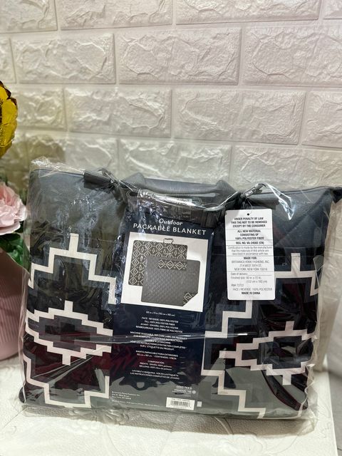 PENDLETON OUTDOOR PACKABLE BLANKET – USA With Love