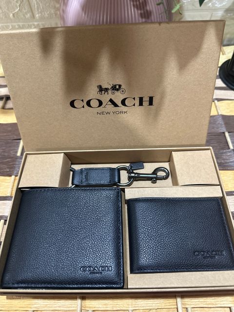 COACH 3IN1SHODOW GIFT BOX – USA With Love