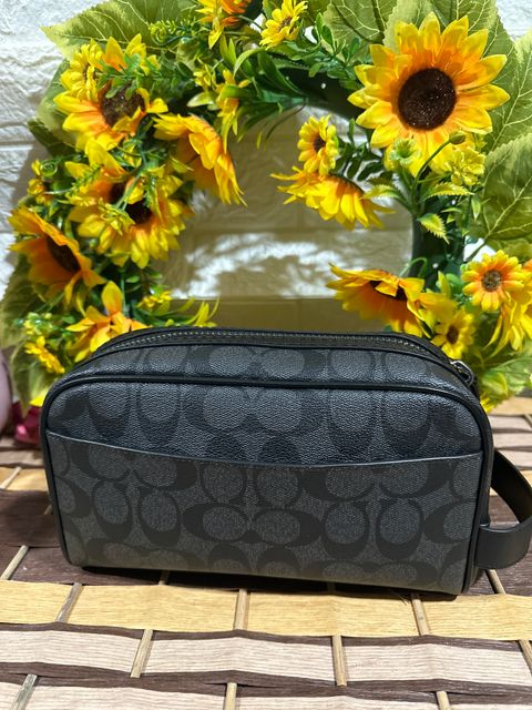COACH KIT – USA With Love