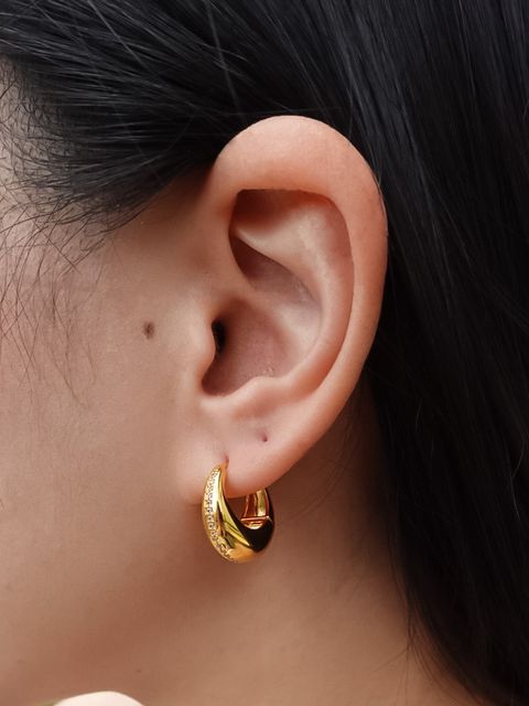 Oval Diamond Hoop 14k 橢圓閃鑽金圈 – GLOWEE