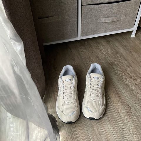 New Balance 2002RE 米白 – The Stranger 陌聲人 :: 品牌代購/選貨