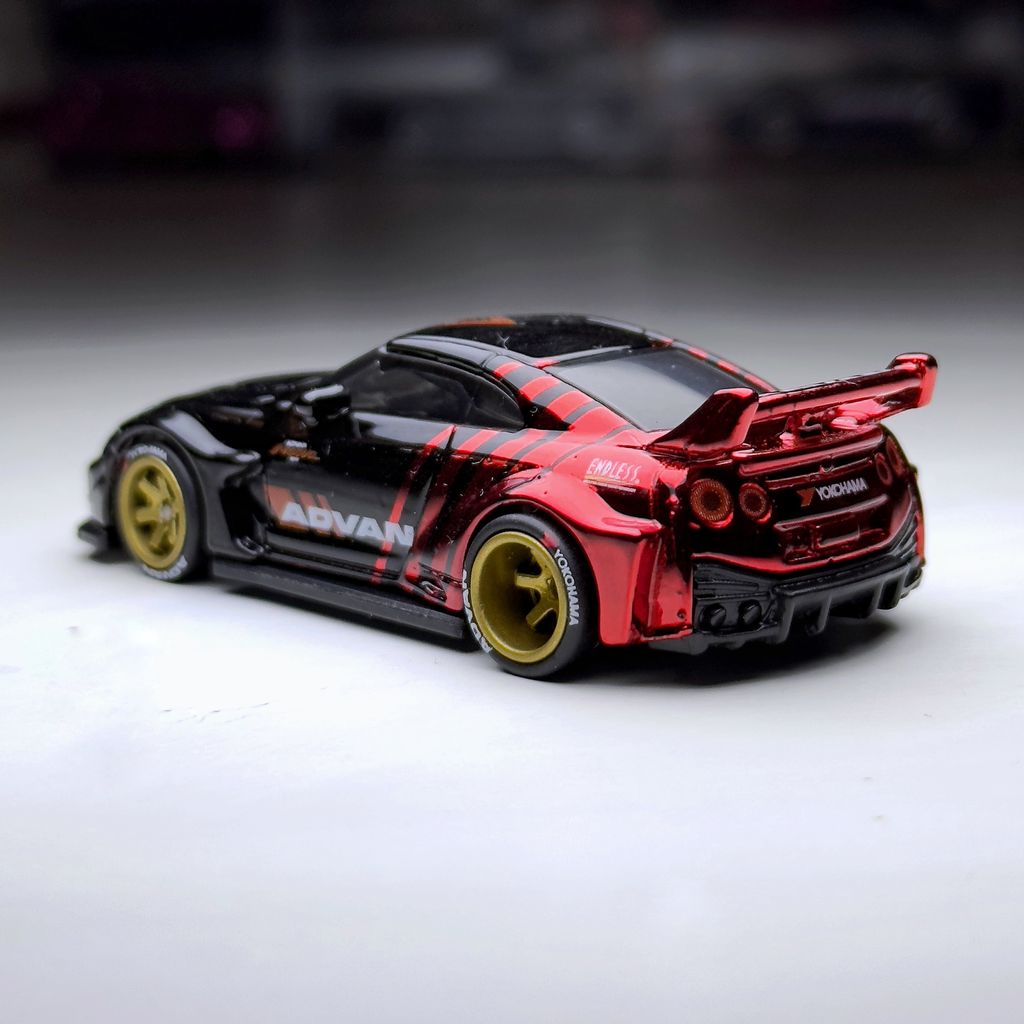 Advan LBWK R35 – Hyper Custom