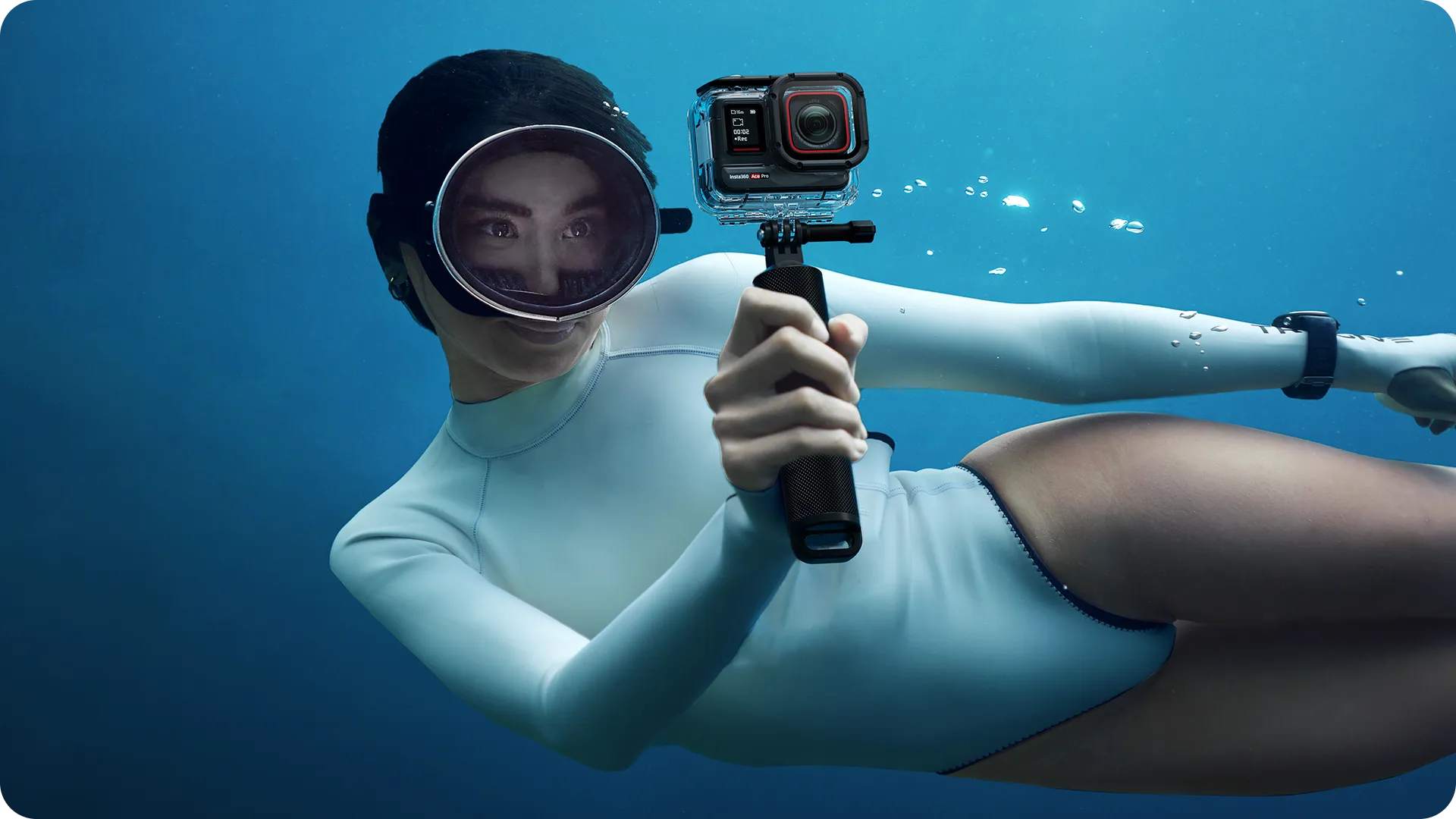 Insta360 Ace Pro Dive Case – Drones Kaki | DJI Enterprise Authorized Store