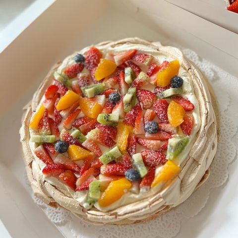 Tropical Pavlova – Scrumptious Sugar