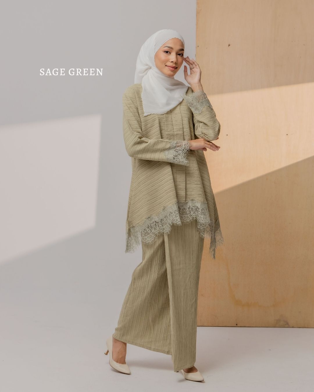[COMBO DEAL] Deeja Kebaya Lace With Kain Lipat Batik – HAURA WEAR