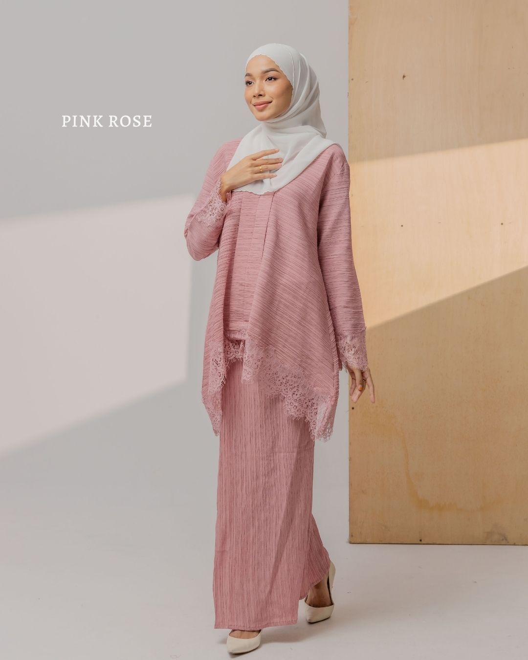 [COMBO DEAL] Deeja Kebaya Lace With Kain Lipat Batik – HAURA WEAR