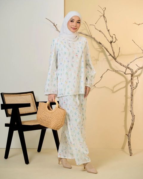 Chanteq Eyelet Mini Kurung With Lace – HAURA WEAR