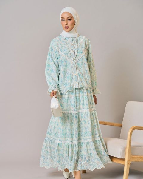 Embrose Eyelet Ruffle Blouse With 3-tier Skirt – HAURA WEAR