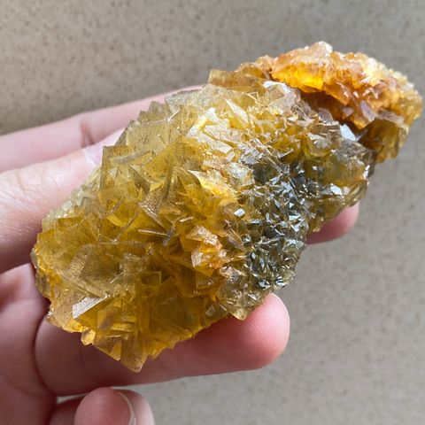 Honey Pocket 2018 ｜ 英國螢石 90.3g 23E03007 – 宇宙合作社｜水晶 礦物標本 國際礦物展選品專門店