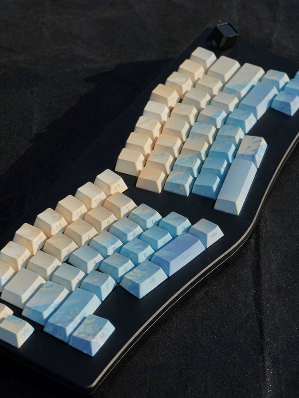 GRADIENT BLUE WATER KEYCAPS – Cubed