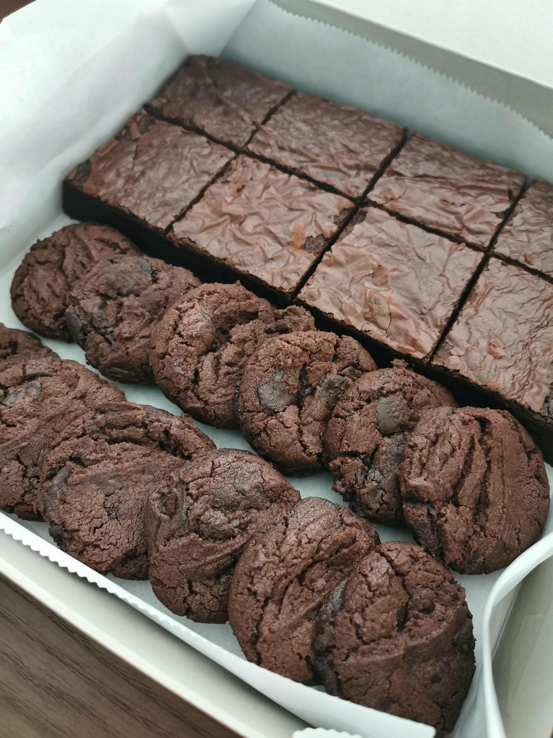Half Cookies + Half Brownies Combo – California Cookie Company
