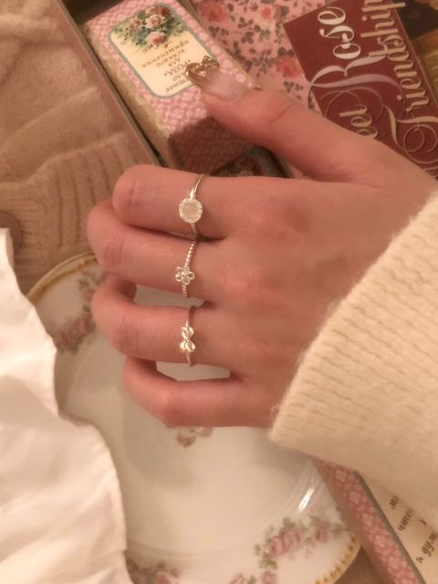 Lucky ribbon ring – Rugosa.