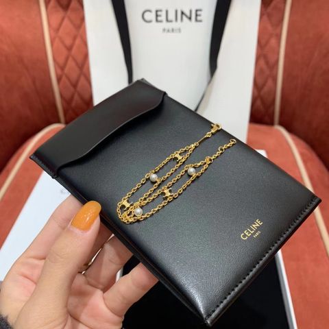 CELINE TRIOMPHE 綴珍珠兩層手鏈 – FAIRY STUDIO