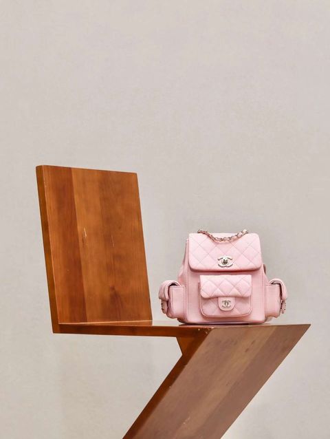 CHANEL 23K DUMA 牛皮雙肩後背包 小號/大號 粉色 – FAIRY STUDIO